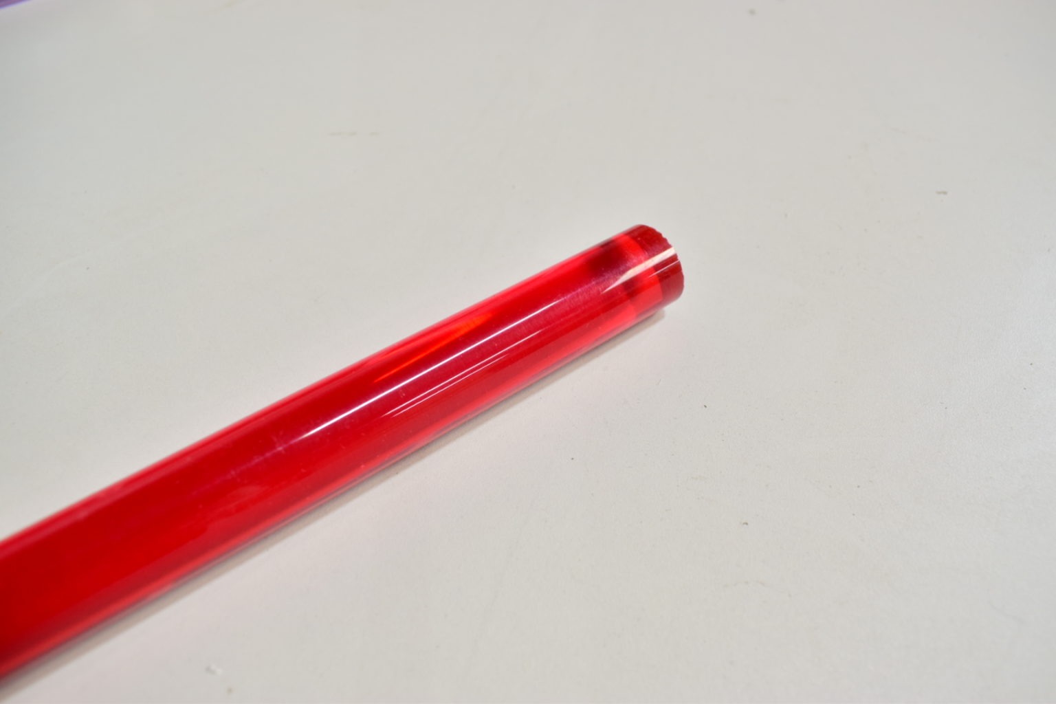 Tige plexiglas rouge - Avenir Plastique - Vente en ligne